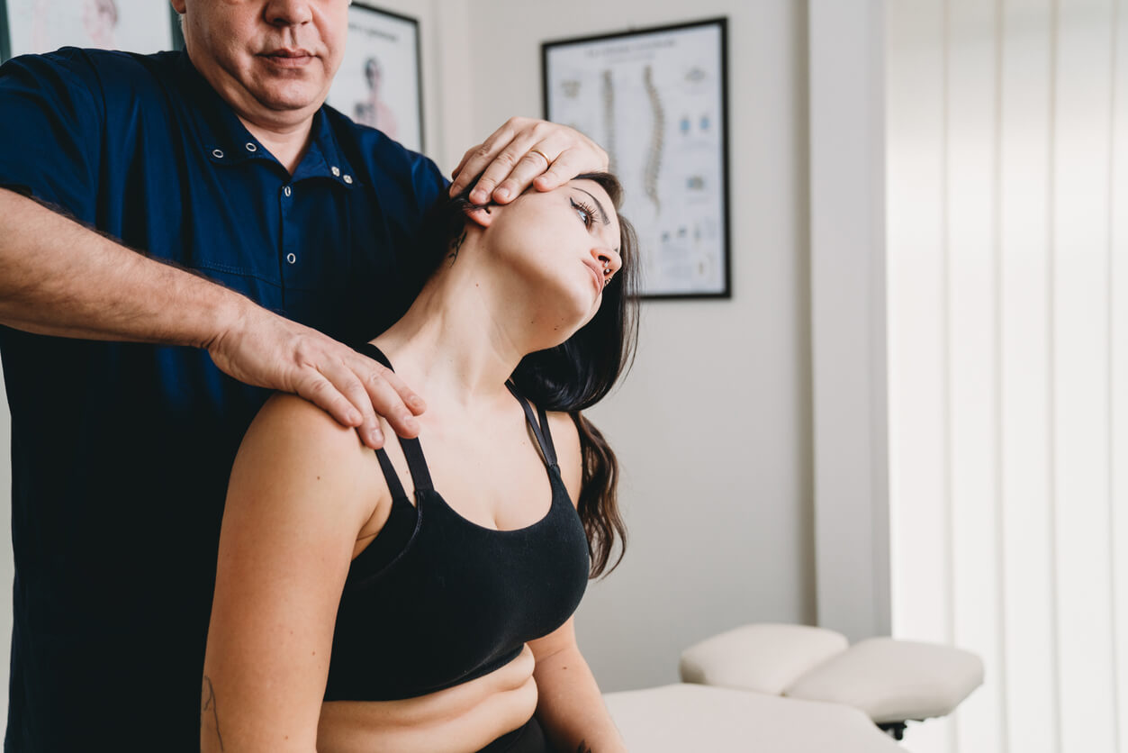 Effective Neck Stretches in Physical Therapy | H2 Health