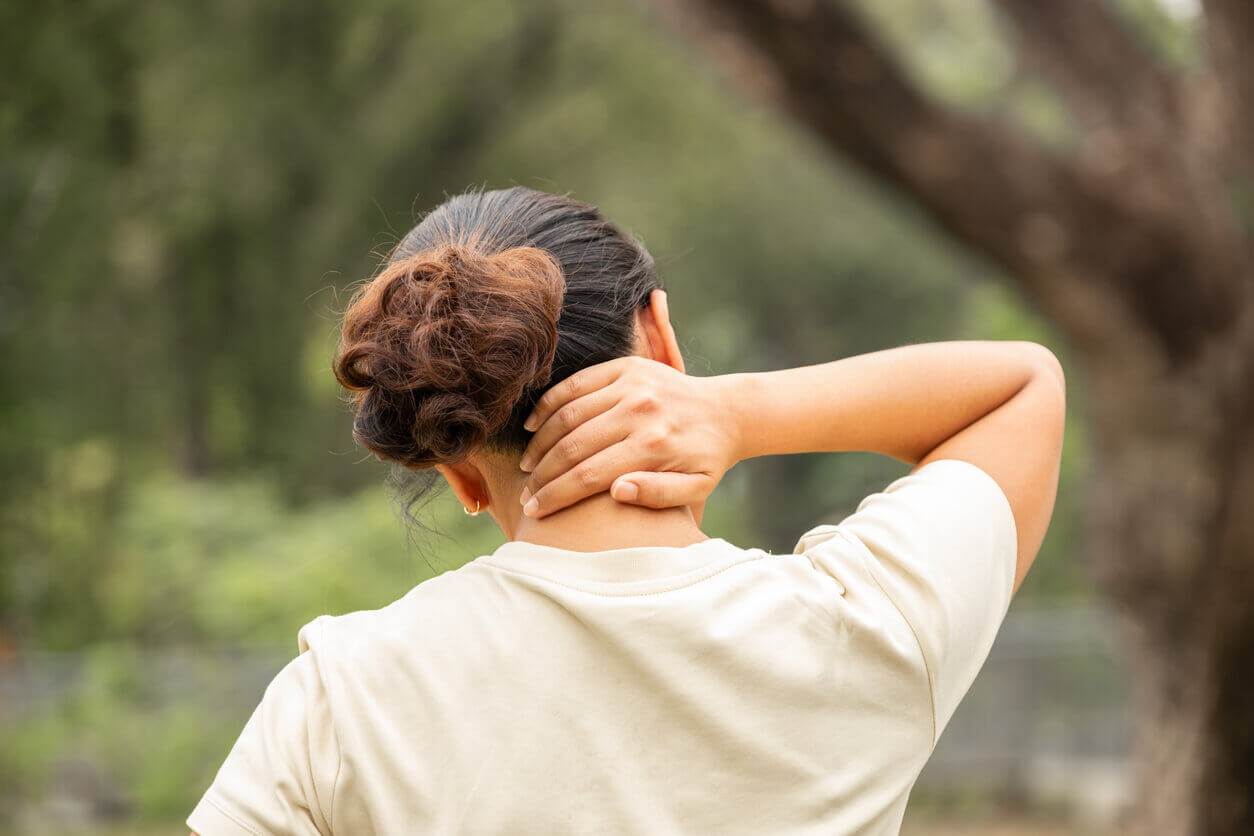 Why Should I See a Physical Therapist for My Neck Pain Treatment? - H2 ...